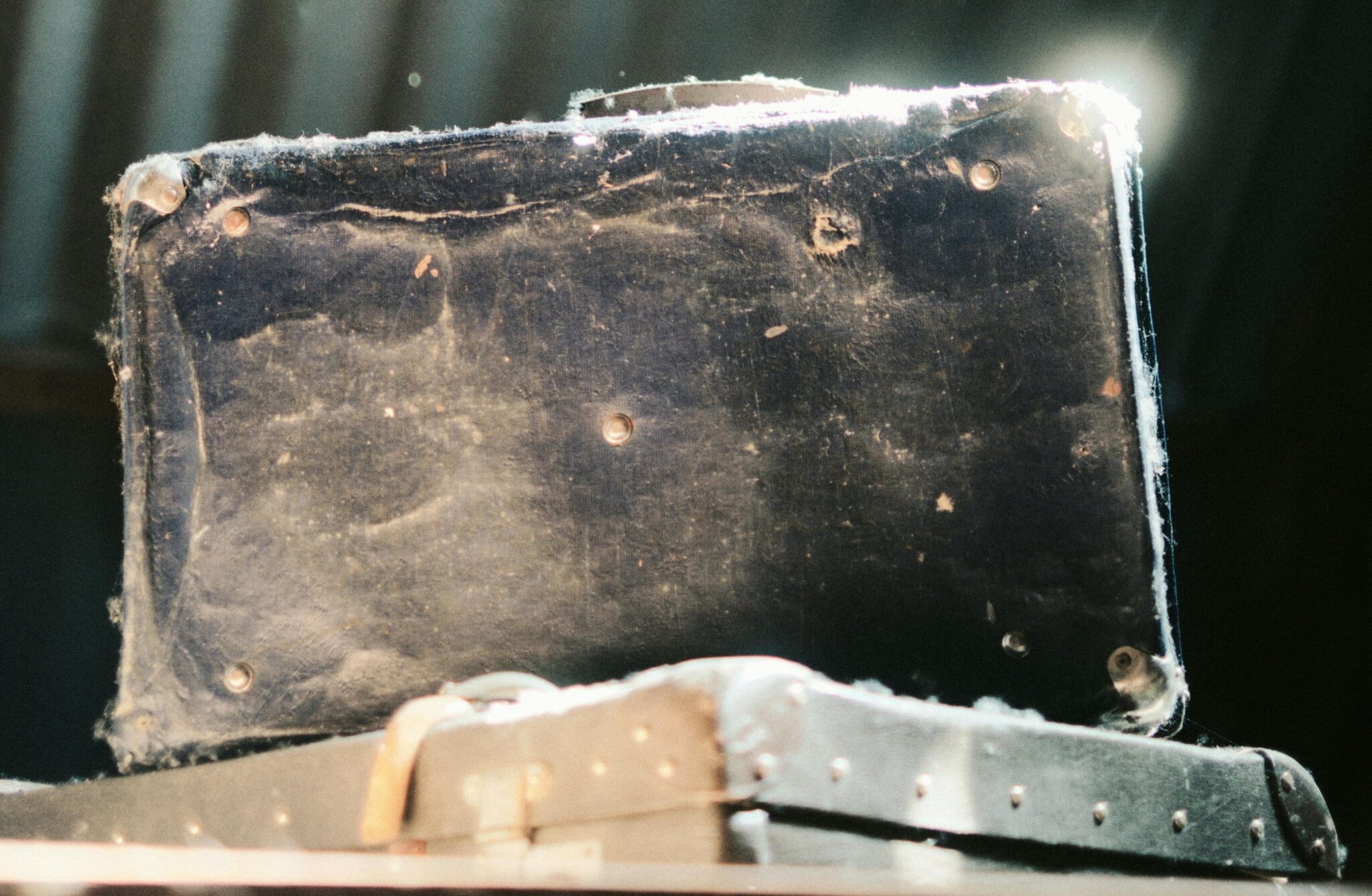 Leather peeling: a complete repair guide